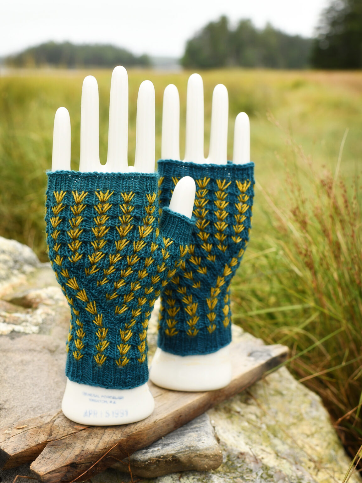 Constellate Hat & Mitts – Tiny Nonsense