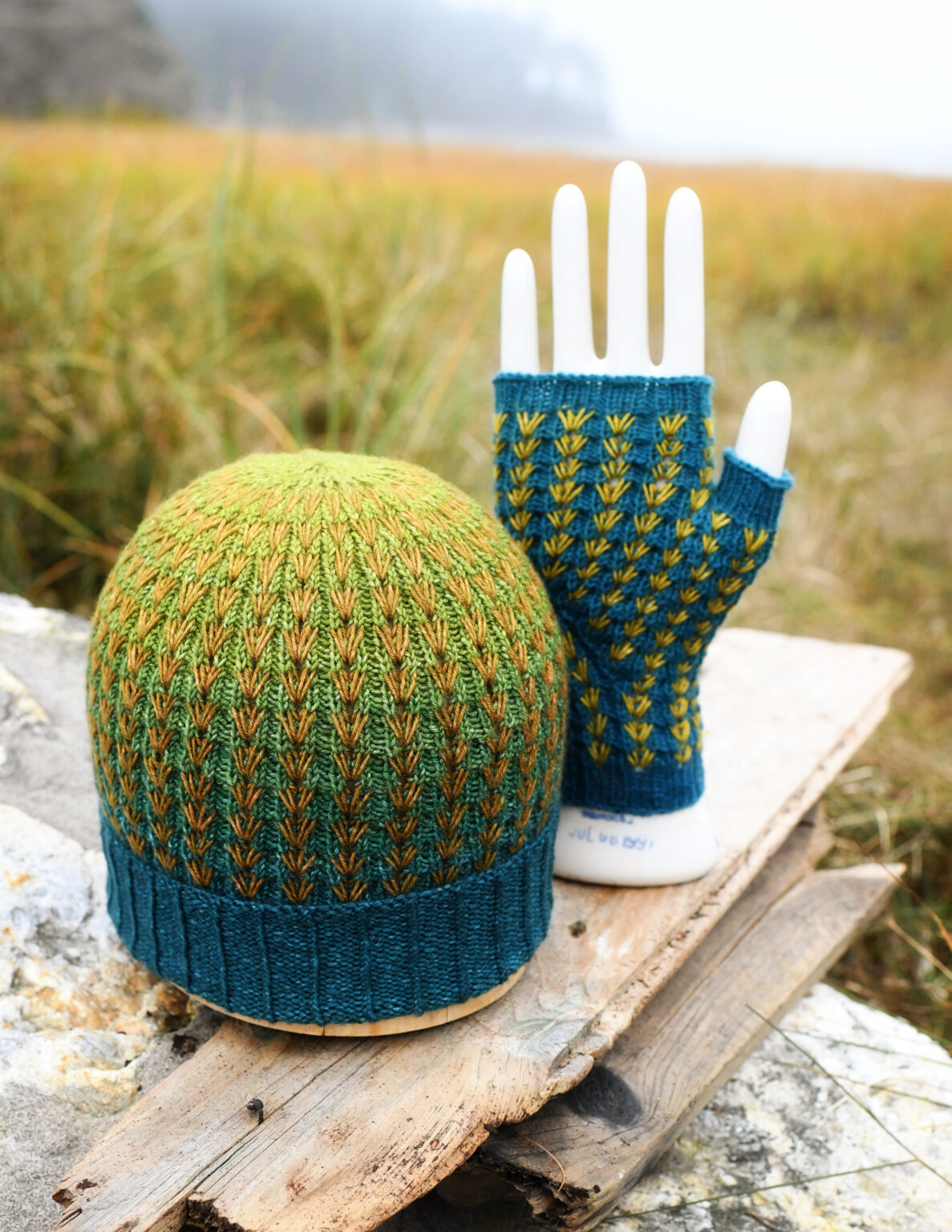 Constellate Hat & Mitts – Tiny Nonsense